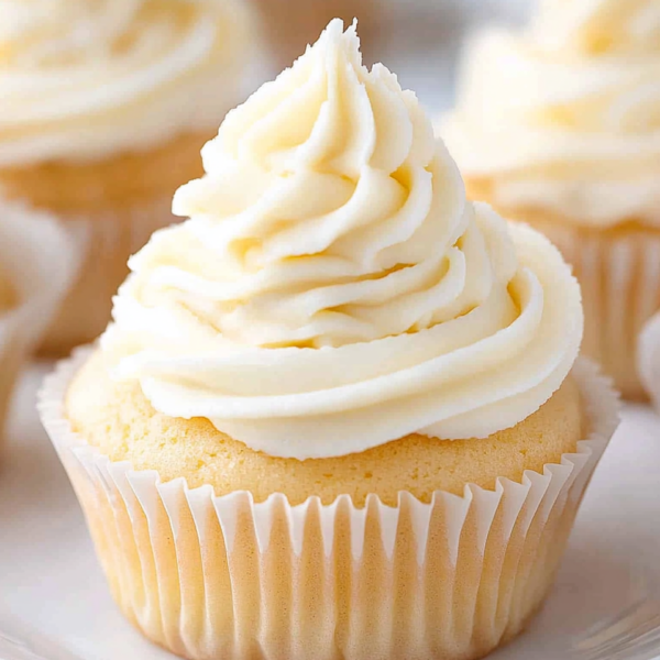 Best Vanilla Cupcakes – Moist & Fluffy Recipe
